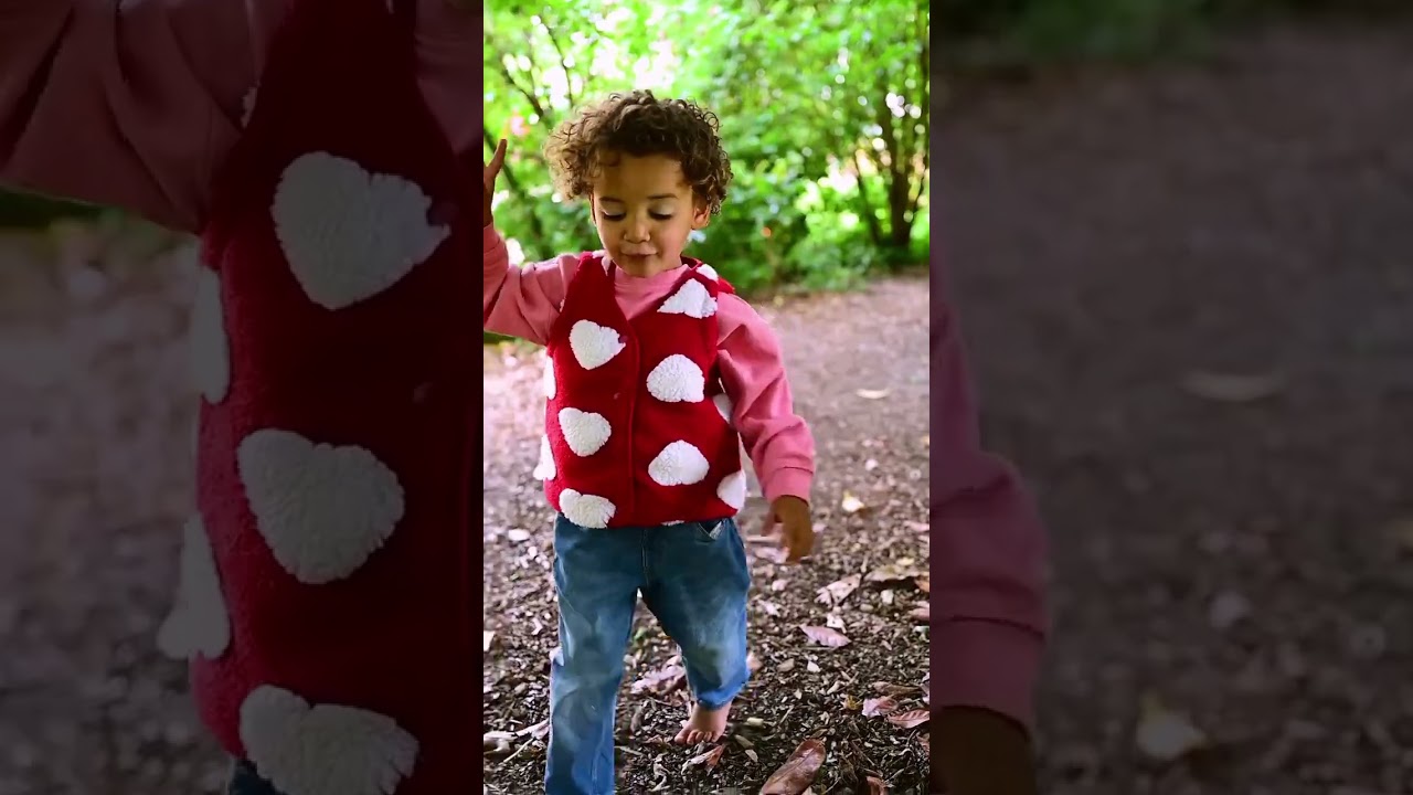 Onze nieuwe kinderkleding; vrolijk en kleurrijk. De najaarscollectie ligt vanaf nu in de winkel 👚