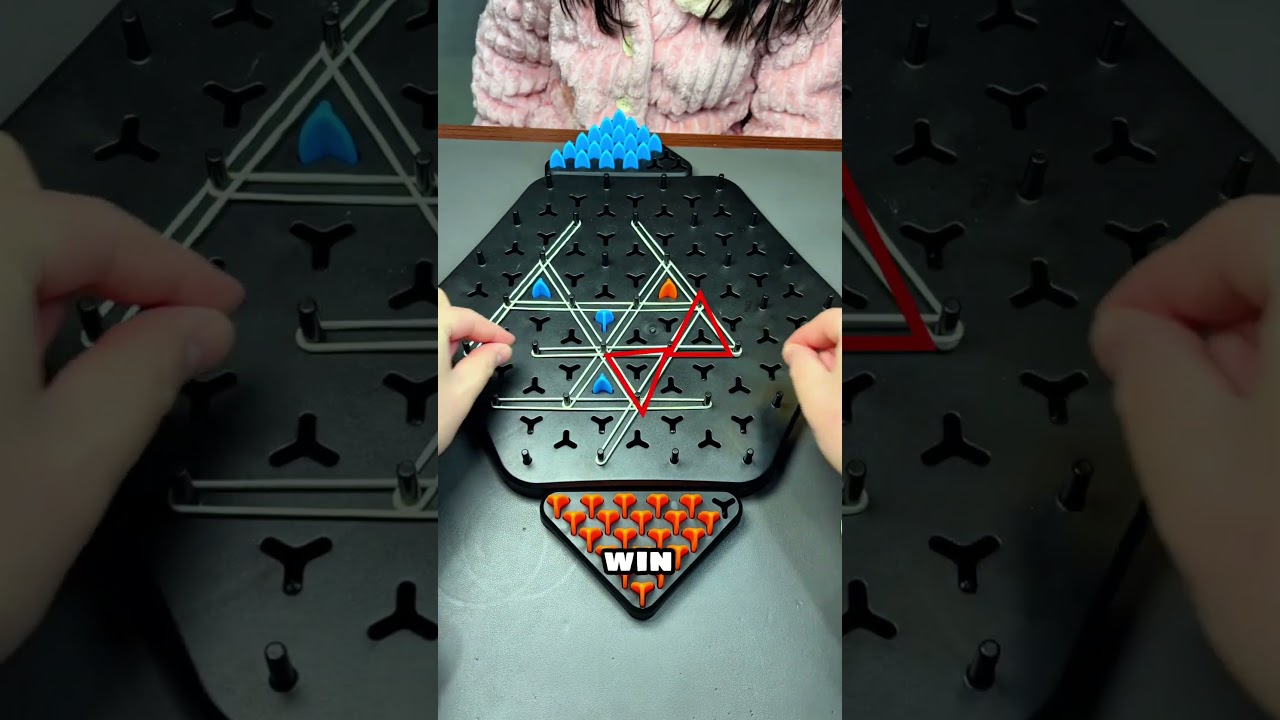 This is the recently popular desktop battle game, Chain Triangle Chess. #puzzle#familygames