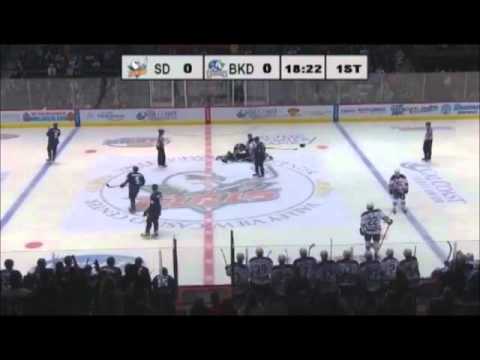 Mitch Moroz vs. Stu Bickel, November 11, 2015 - Bakersfield Condors vs ...