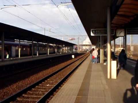 Příjezd a odjezd vlaku SC 506 Pendolino.AVI
