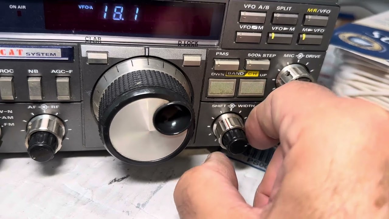 Yaesu FT-757GX controls explained and receive demos and transmit demos