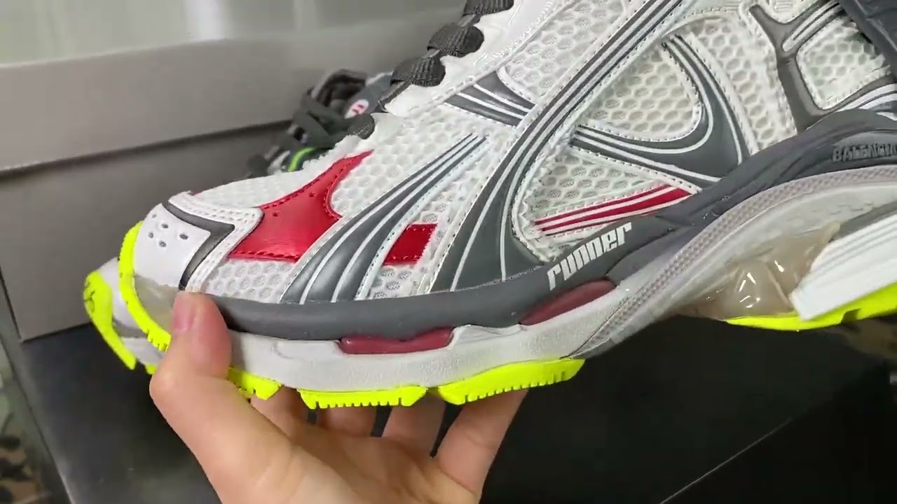 【 BALENCIAGA 】 Runner Sneaker 