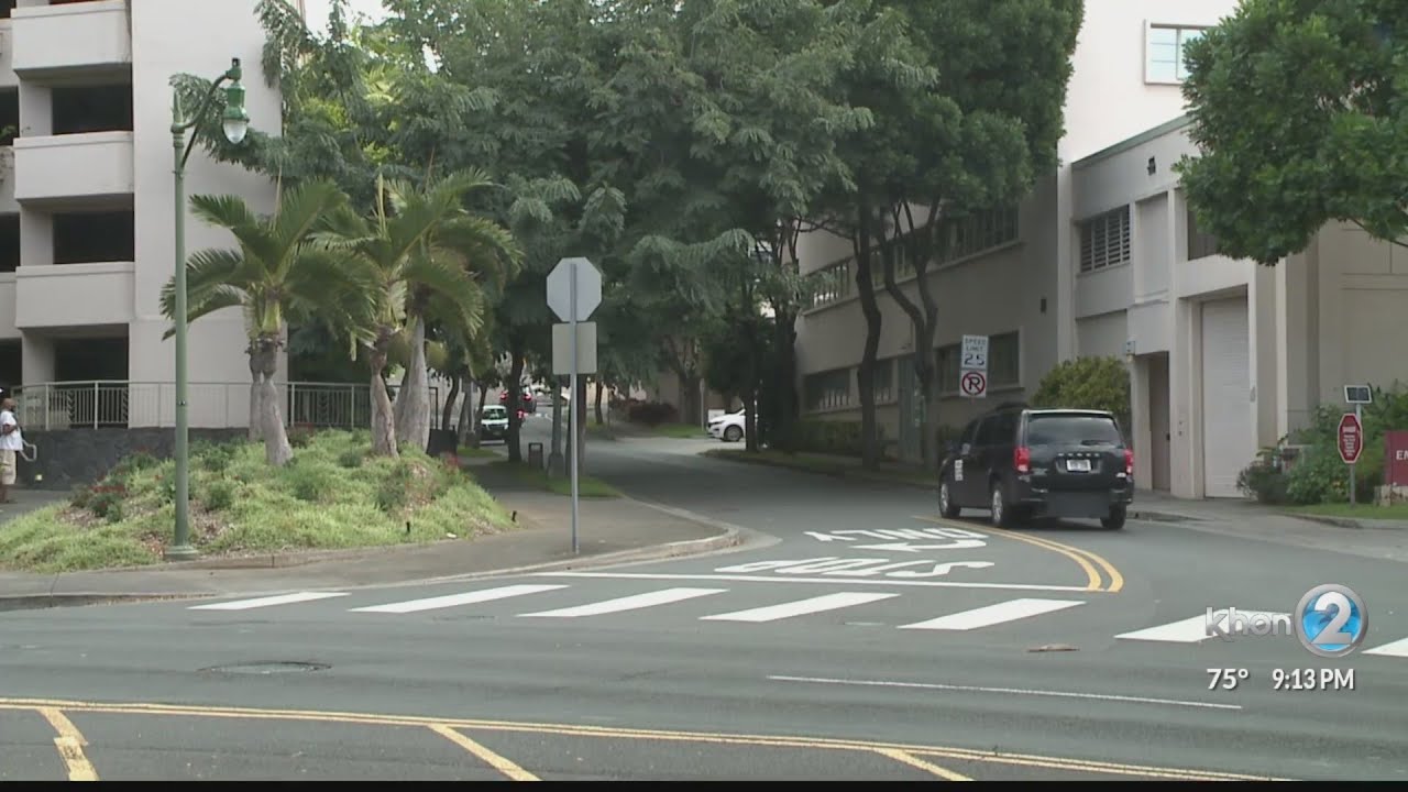 Pedestrian dies after being struck by vehicle in a crosswalk on Oahu