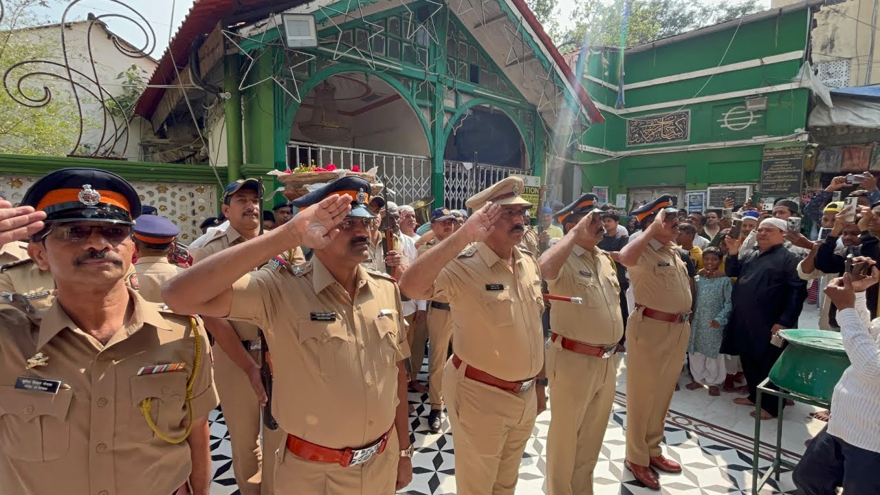 Mumbai Police Salami at Mahim Dargah | Makhdoom Shah Baba Urs 2025 | 612th Urs Mubarak