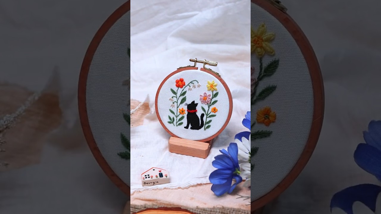 Free Pattern for Beginners 丨 Cute Cat 🐱 & Flowers #embroidery #handembroidery #shorts