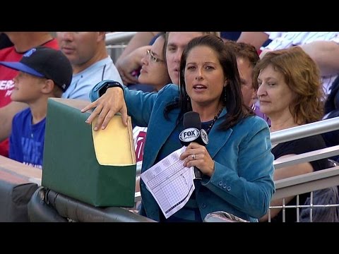 LAA@MIN: Twins showcase their new outfield padding