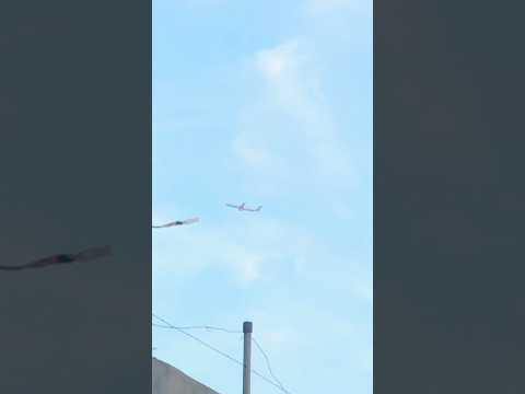 Awesome Cathay Pacific a350 fly next to kites! πͺ #plane #avaition #lowpass