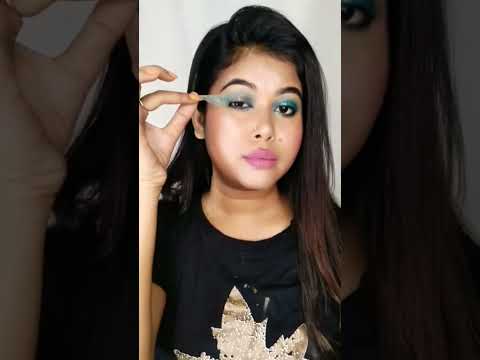 Remove Eyeshadow Tape Hack 😱#shorts #makeup #makeuphacks #viralhacks #viral #hack