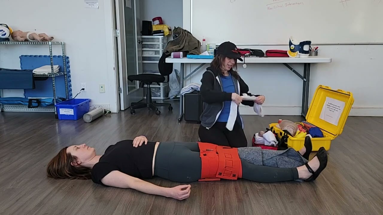 Broken Leg Anatomical Splint Demonstration