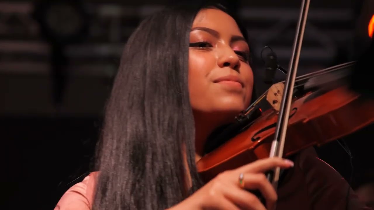 Ministerios Ebenezer SF - Medley Hay Un Poder (Concierto en Vivo)