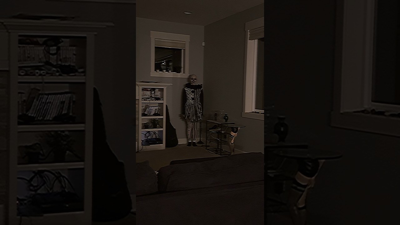 Never house sitting again.. #horrorshorts #scaryvibes #clowntergeist #trendingshorts #clownmakeup