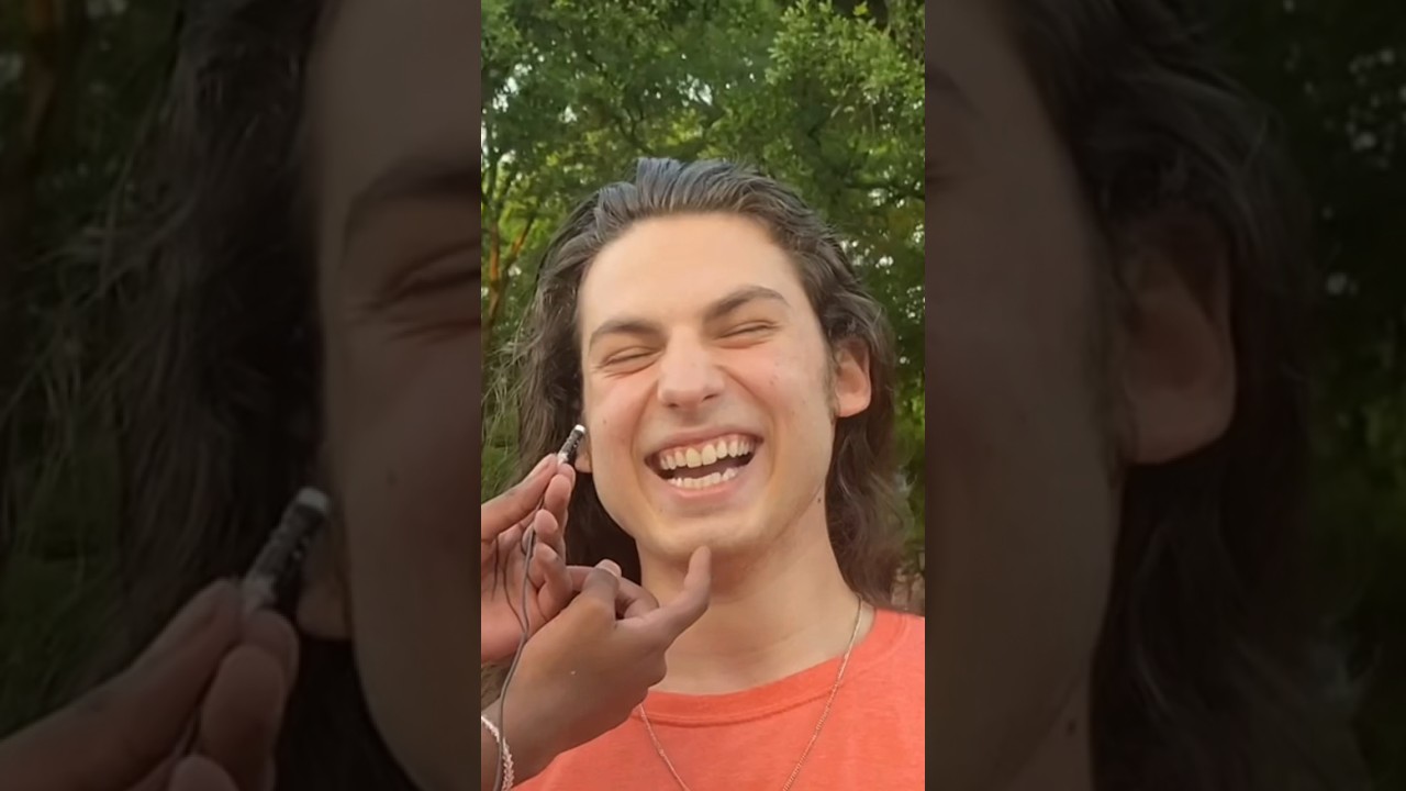 Tickling strangers chin mid interview prank! 😭 #zople #shorts