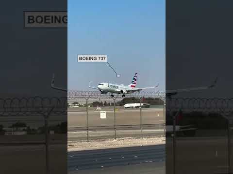 AMERICAN AIRLINES BOEING 737 LANDING AT MCCARRAN AIRPORT#shorts #landing #lasvegas #boeing737