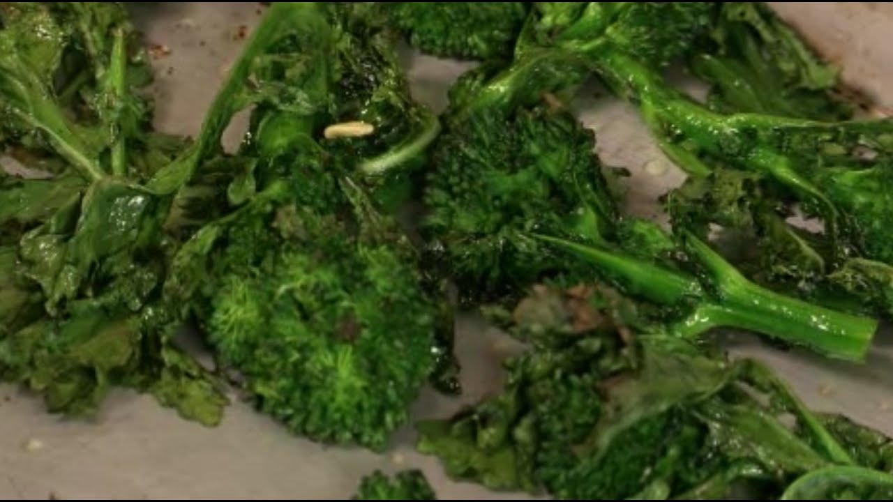 How to Roast Broccoli Rabe: Thanksgiving Recipes - Melissa Clark | The New York Times