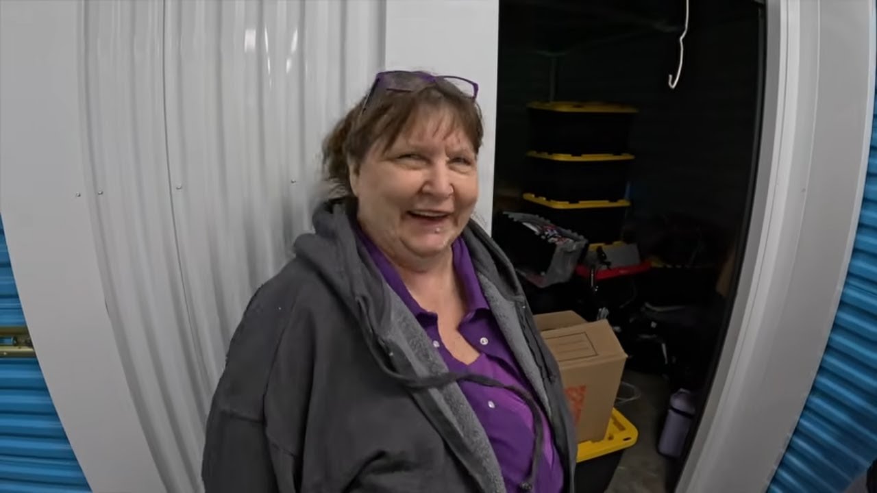Grandma Bought An Abandoned Storage Unit Looking For Storage Treasures