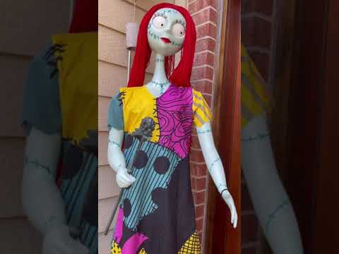 Deluxe Model Sally, from the nightmare before Christmas. Home Depot exclusive for 2021. DEMO