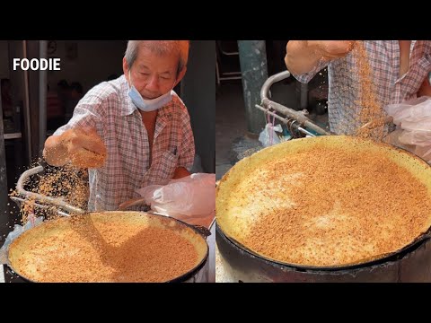 LEGENDARY Apom in Petalling Street! Popular with his Coconut Pancake too!