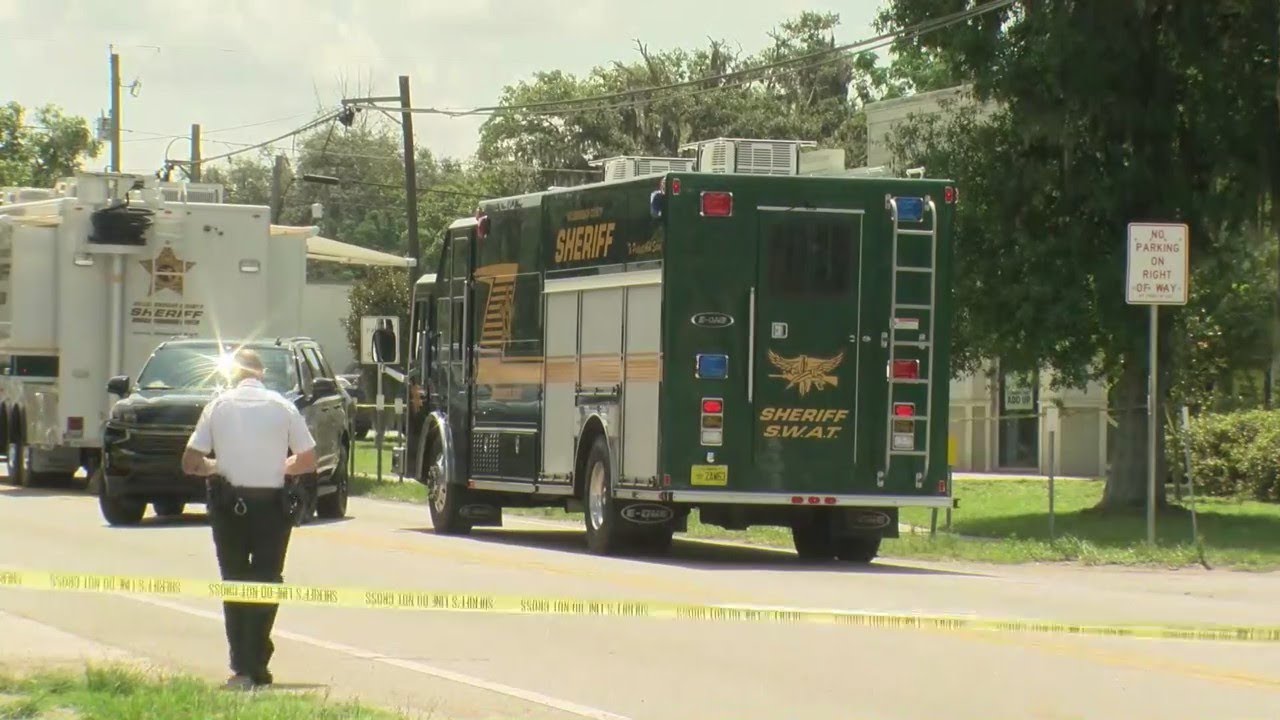 Sheriff gives update on Wimauma standoff; 1 found dead