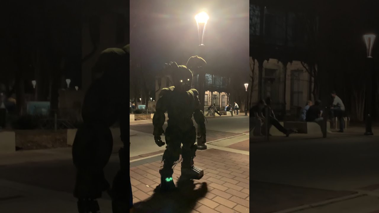 Springtrap scares a kid
