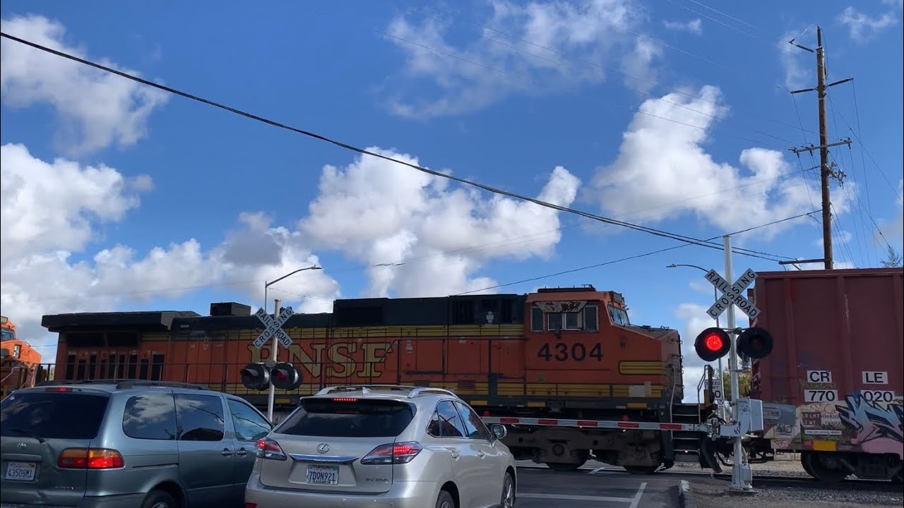 BNSF 3265 Manifest Freight Train South - E. Alpine Avenue Railroad Crossing, Stockton CA