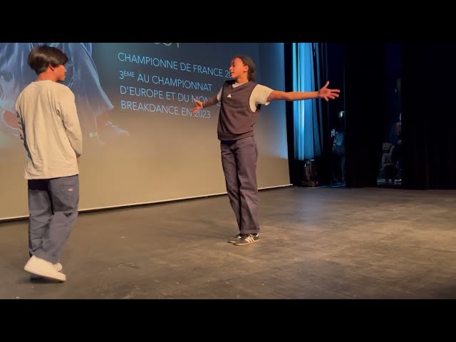 La danseuse de breakdance Syssy aux Lauriers du sport 2024 de Rillieux ...
