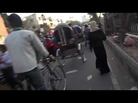 WEEKLY STREET MARKET IN FRONT OF MOTIJHEEL IDEAL SCHOOL,DHAKA.
