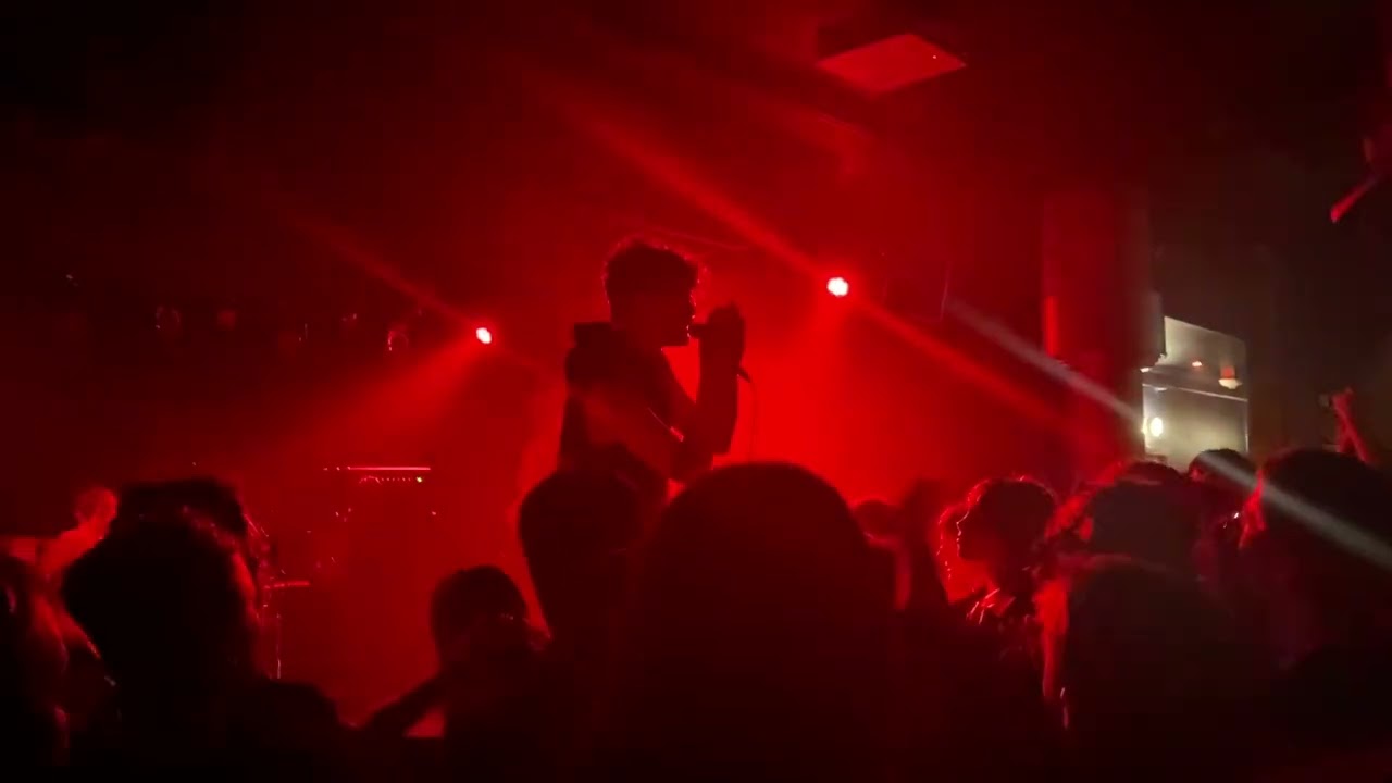 Model/Actriz - Doves (Seattle 5/10/25)