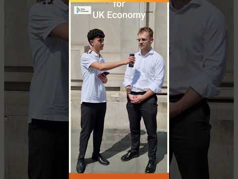 Uni Degree vs. Industry Qualification? His Answer: 100% This One 🎓💼 We asked a professional in Lon