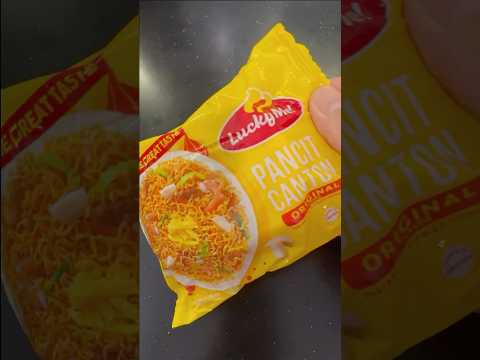 Trying Lucky Me Instant Noodle - Pancit Canton Original Filipino Ramen