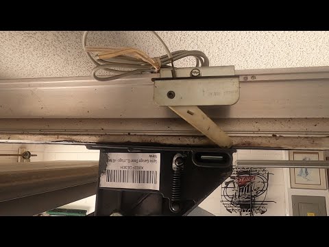 How to adjust/install a limit switch on a Genie Screw drive garage door opener. Very Easy!!