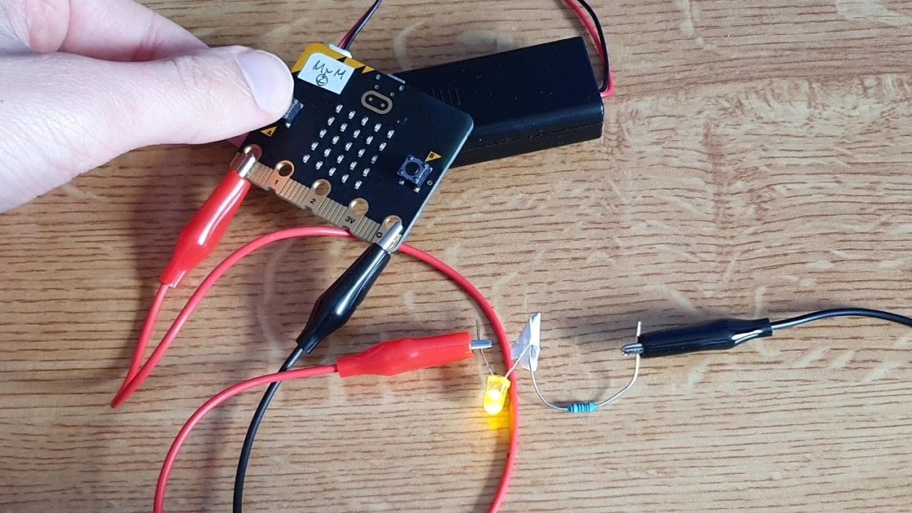 How to make an LED turn on and off with a micro:bit