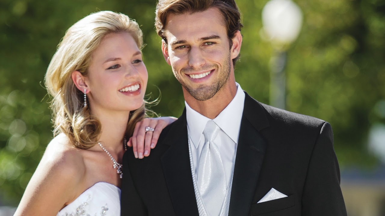 Tuxedo vs Wedding Suit. Which is the best to wear?