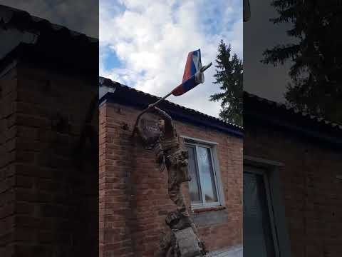 πΊπ¦ soldiers in the Kurks Region removing a russian flag. #ukraine #russia
