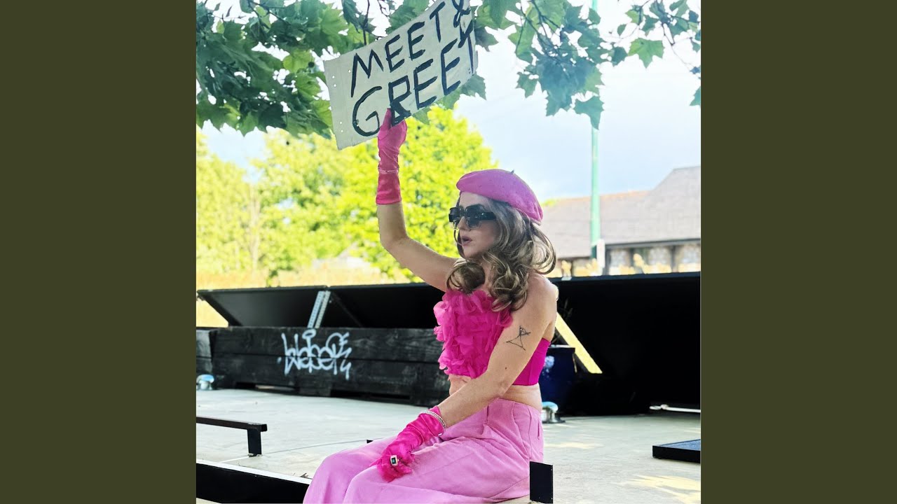 Irish comedian and singer-songwriter Siomha Hennessy - announces ...