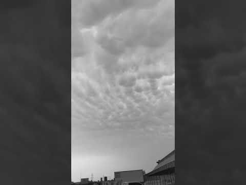 Weird mammatus cloud formations in the Midwest