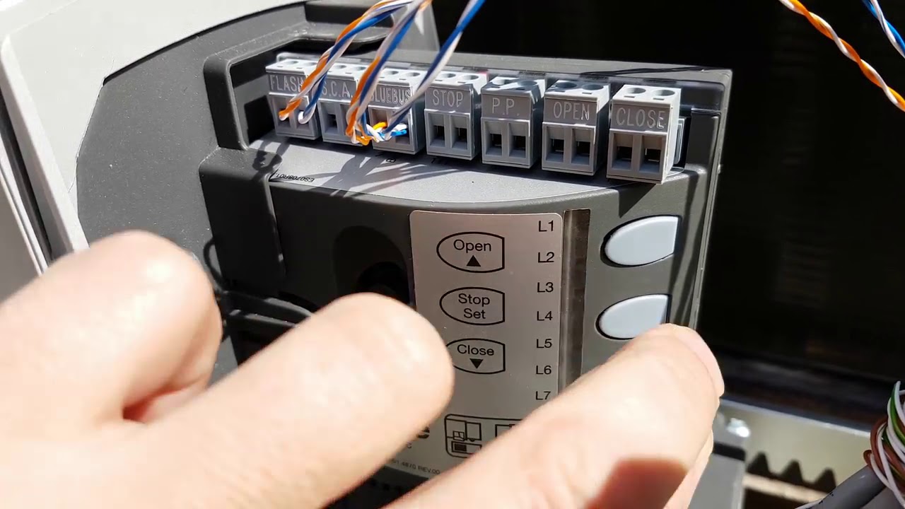 Nice Robus Sliding Motor in Dubai UAE 050-9568201