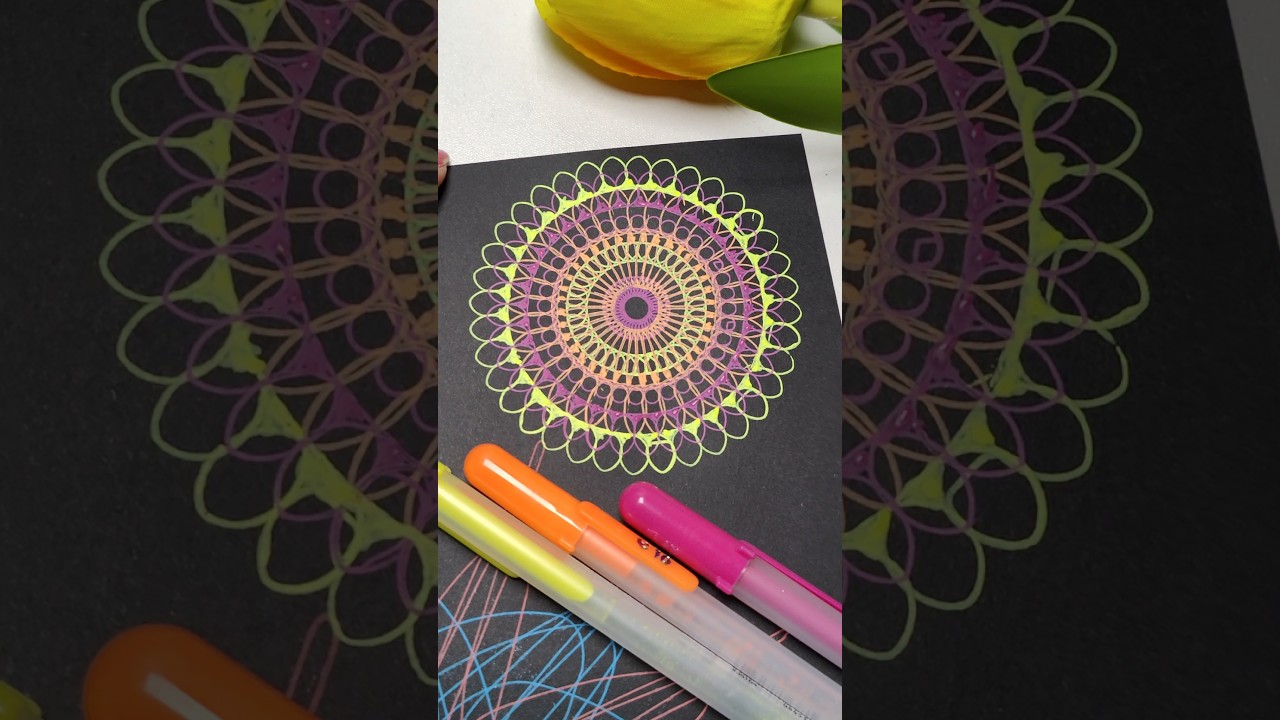 Spirograph Art Creates Truly Stunning Overlapping Patterns