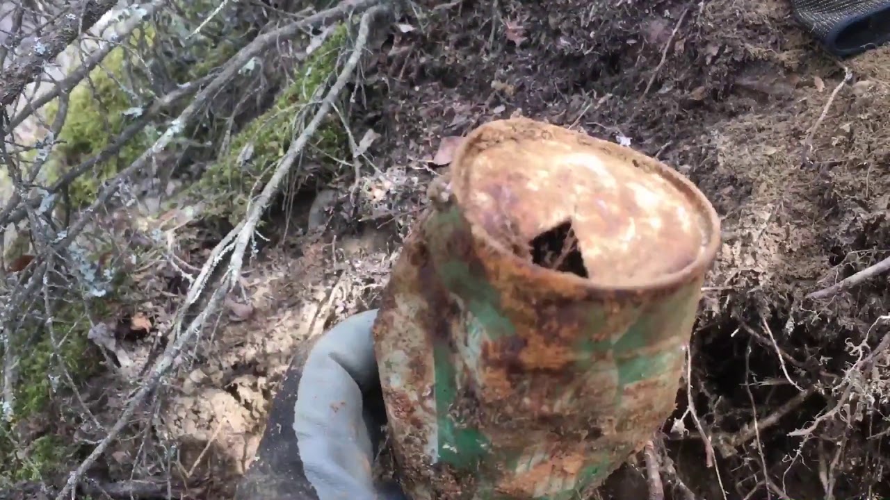 Digging rare flat top beer can's