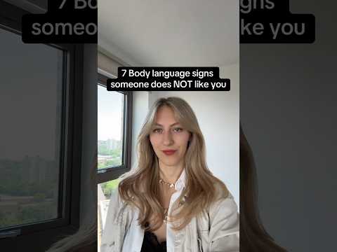 7 body language signs someone does NOT like you