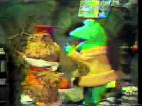 New Zoo Review Charlie Owl and Freddie Frog argument