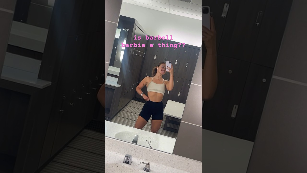 this Barbie likes mirror selfies at the gym 💓 #gym #fitness