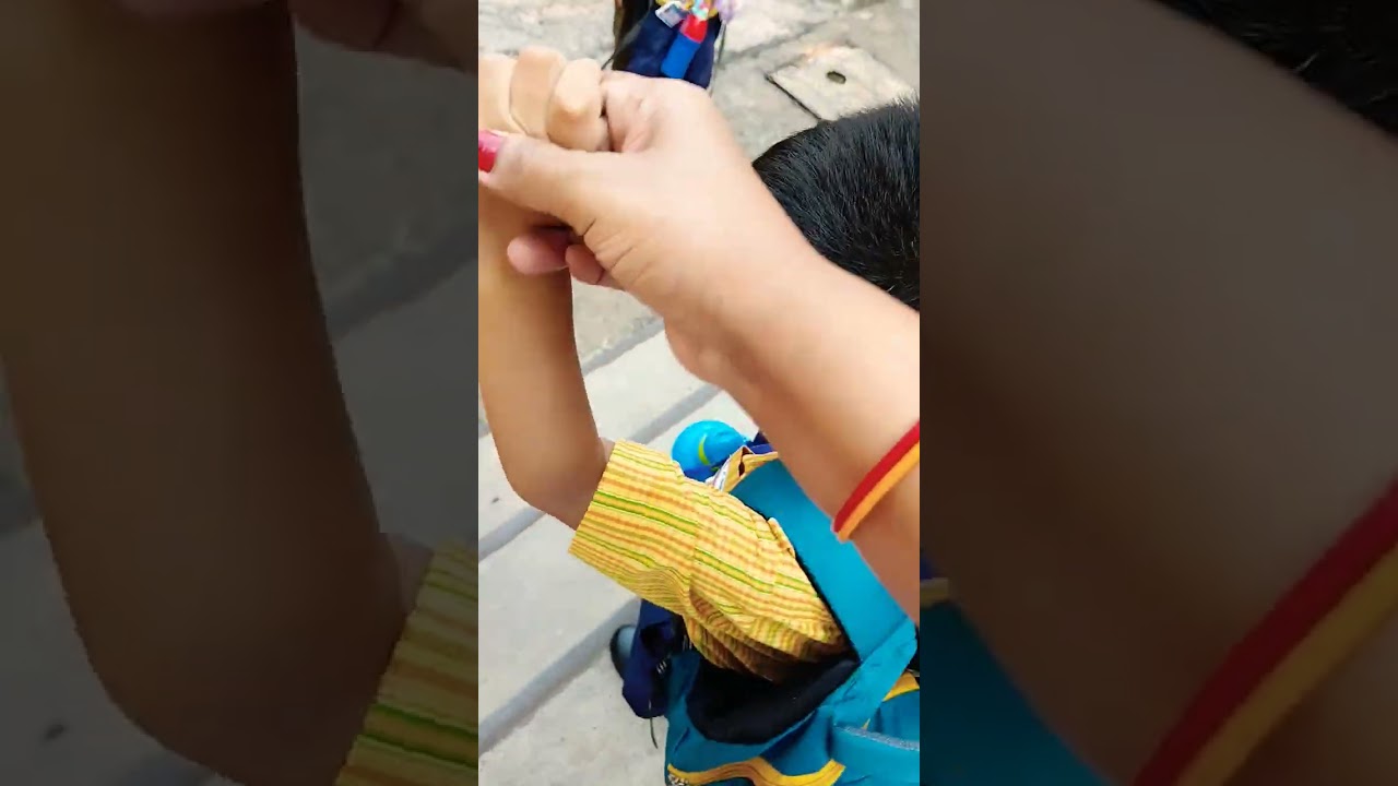 Divyansh ko laane Gaye school ke andar ham