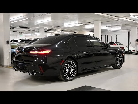 2025 BMW 760i xDrive - Walkaround + Revs in 4k