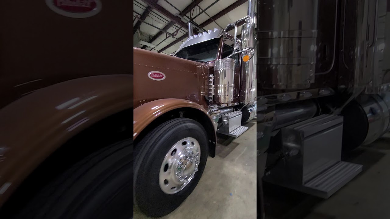 pinstriping this peterbilt!