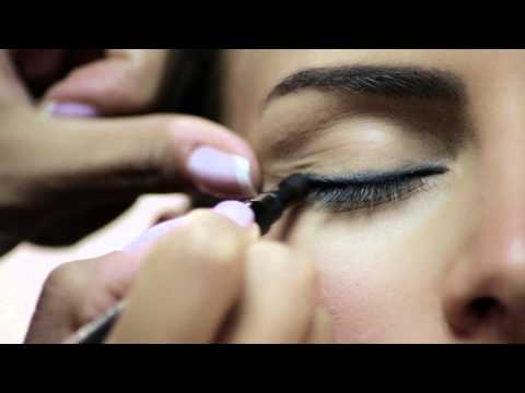 Sephora - Applying Eyeliner