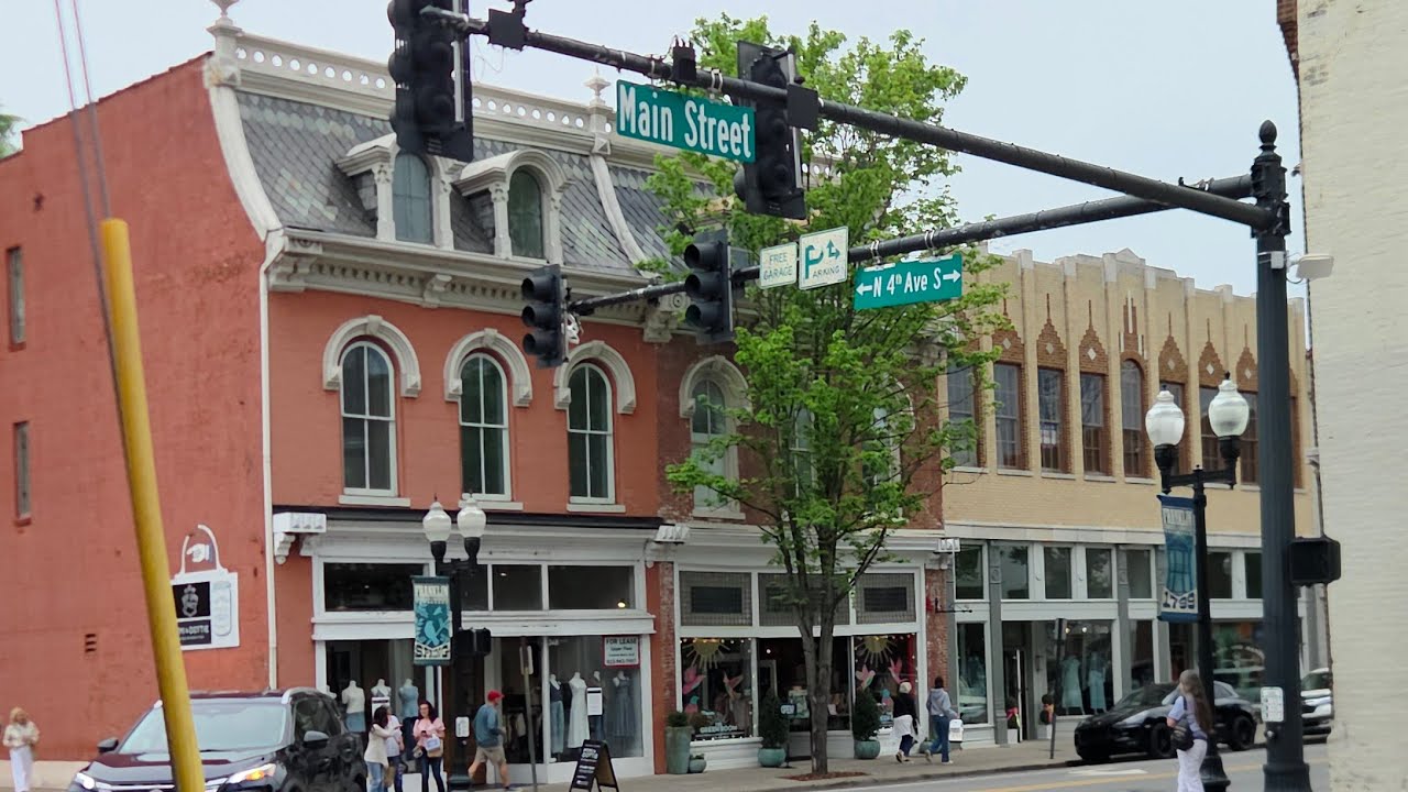 Hanging out in Franklin TN looking for artist. 