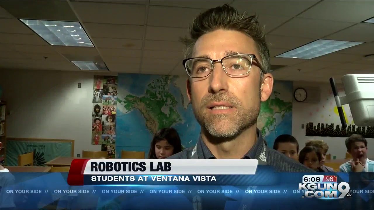Students learn how to use medical robots