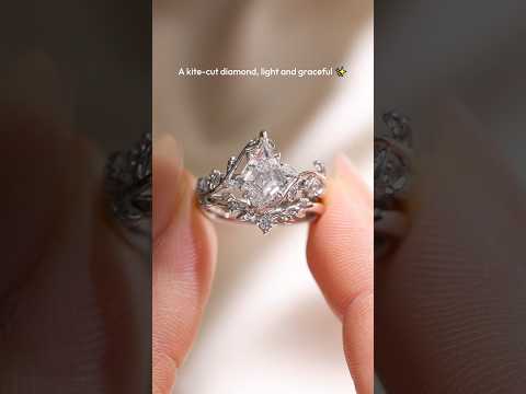 Graceful. Natural. Yours π#engagementring #ringgoals #labdiamond #lisajewelryus