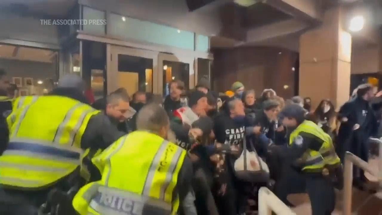 Protests at DNC headquarters signal divides over Israel-Hamas war ...