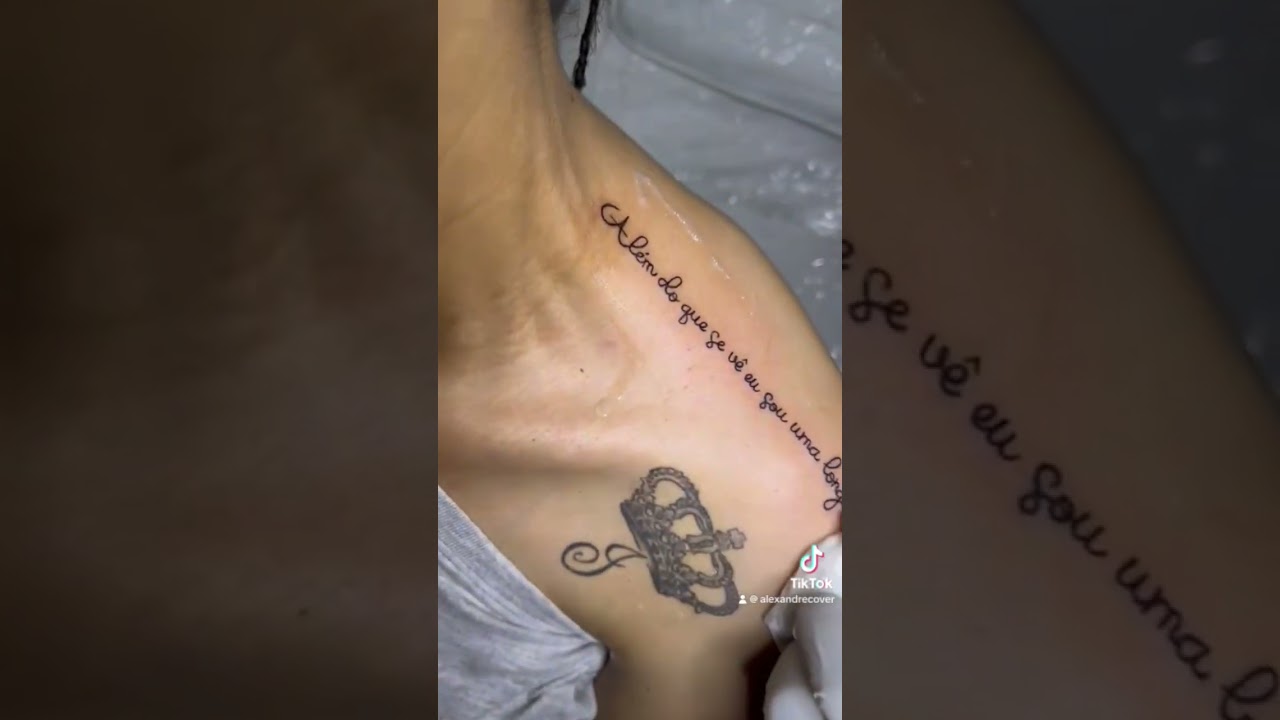 TATUAGEM FRASE NO OMBRO
